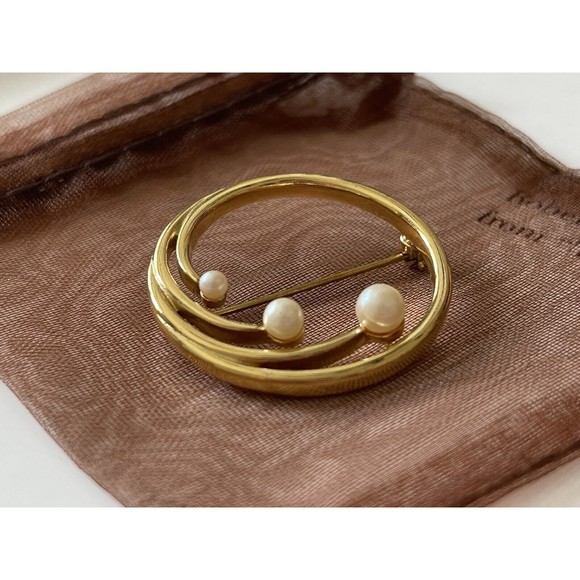 Monet | Jewelry | Vintage Monet Pearl Wave Brooch 3 Faux Pearls On ...